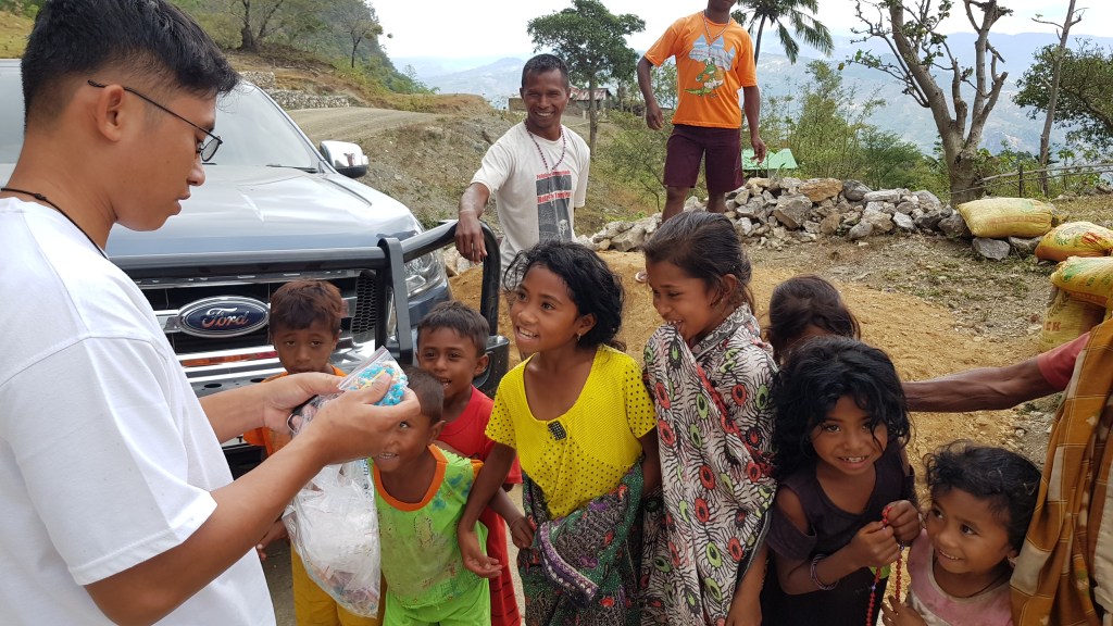 Some unseen highlights of 2019 – Missionaries of the Poor distributing ...