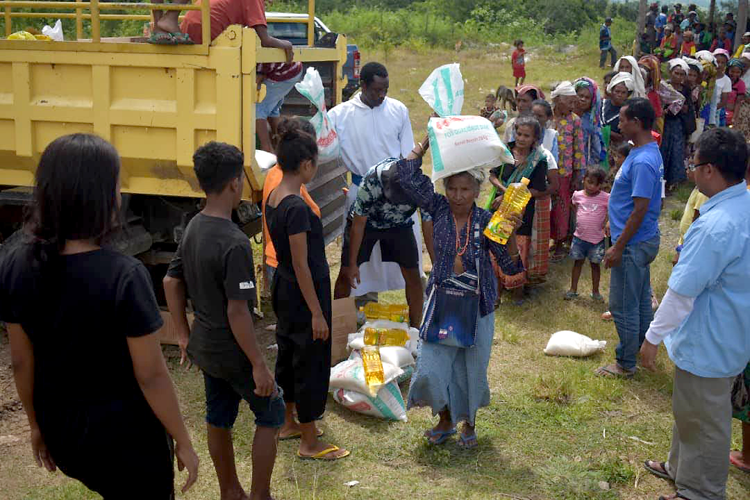 Food parcels for the elderly in Saburai – Mission for the Poor: Serving ...